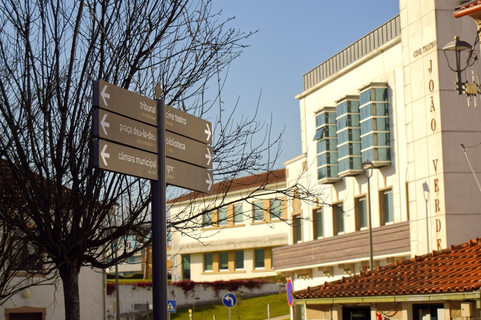 Monção coloca nova sinalética urbana - A Aurora do Lima